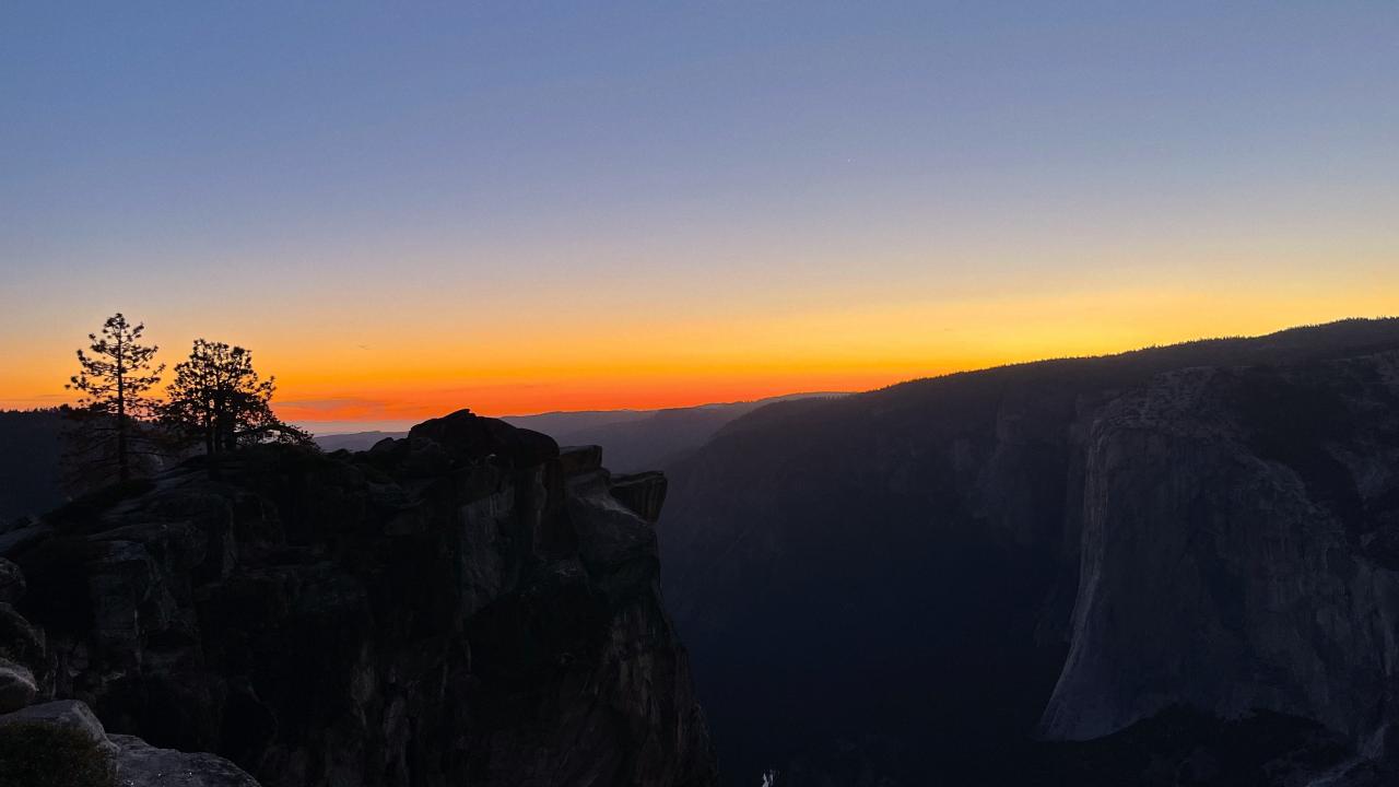 A magical sunset spot in Yosemite: Taft Point and photo tips - Style ...